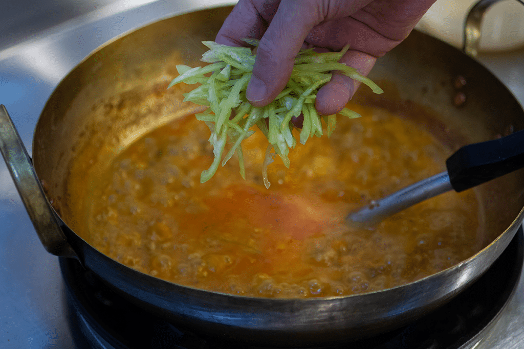 Thaifoodmaster - Minced-Bird Curry with Fish (ปลาช่อนแกงนก)