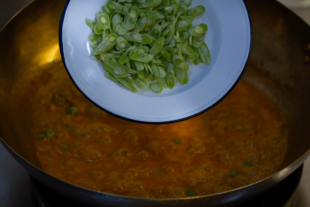Thaifoodmaster - Pork and Three Beans Minced-Bird Style Curry (แกงคั่ว ...
