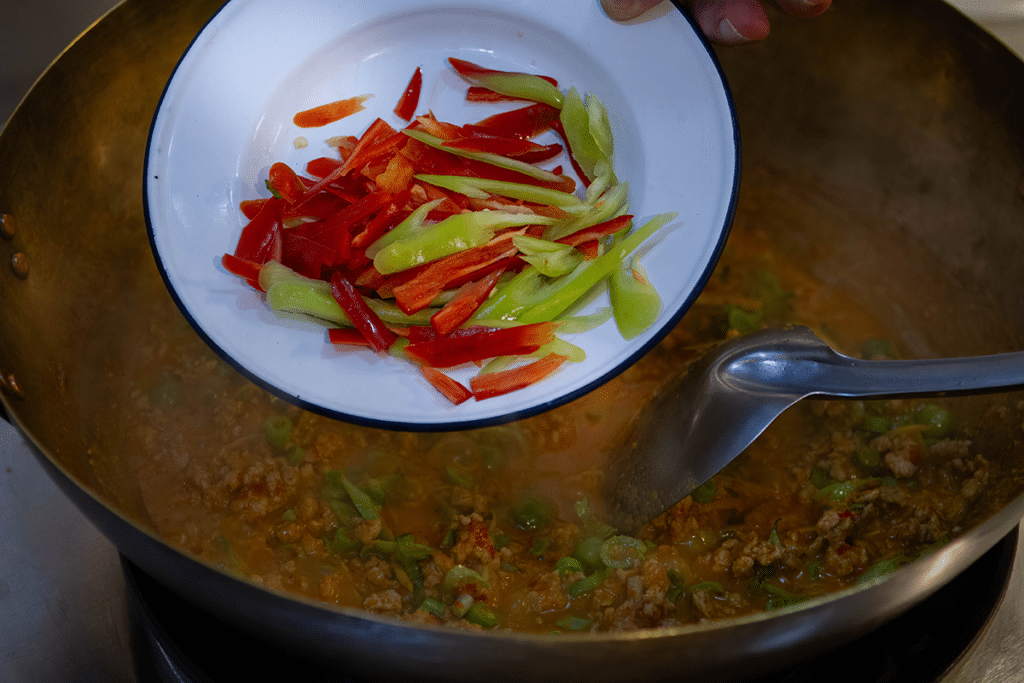 Thaifoodmaster - Pork and Three Beans Minced-Bird Style Curry (แกงคั่ว ...